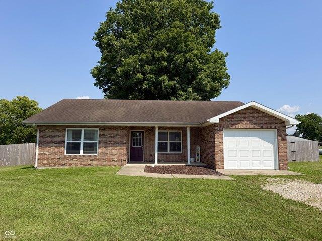 226 E Court Dr, Cayuga, IN 47928