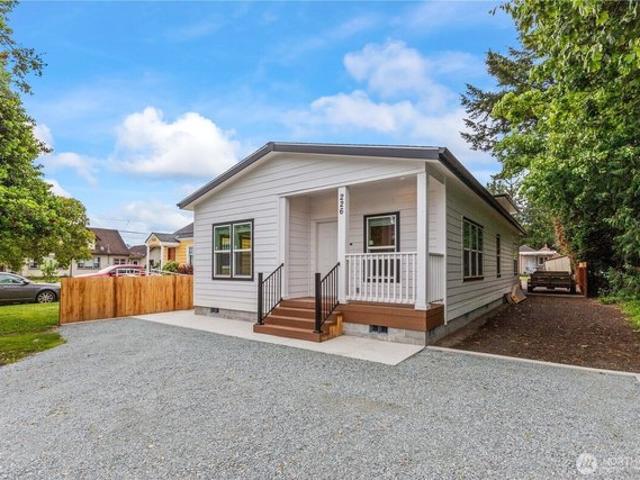 226 E Orange Ave, Burlington, WA 98233