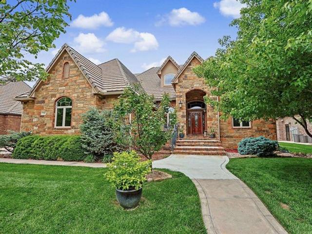 226 E Prairie Point Ct, Andover, KS 67002