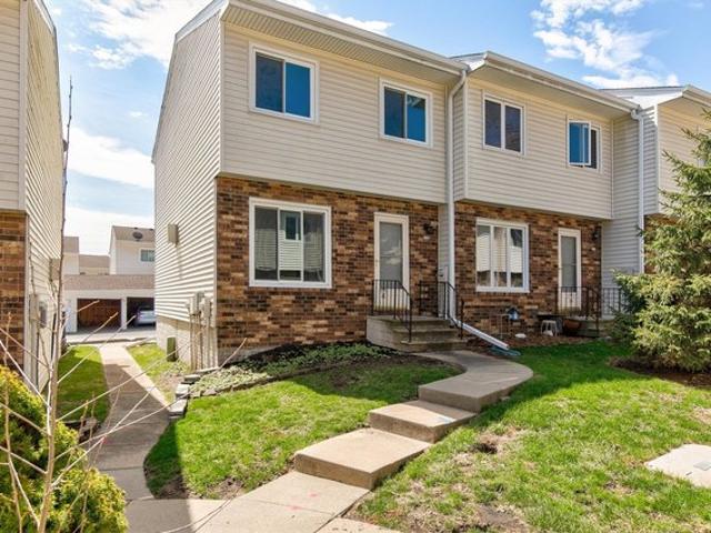 226 Holiday Cir Unit 43, West Des Moines, IA 50265