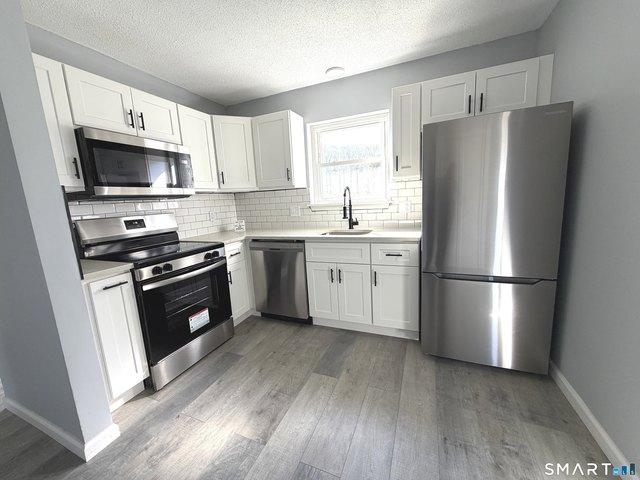 226 Laurel St Apt 11, East Haven, CT 06512