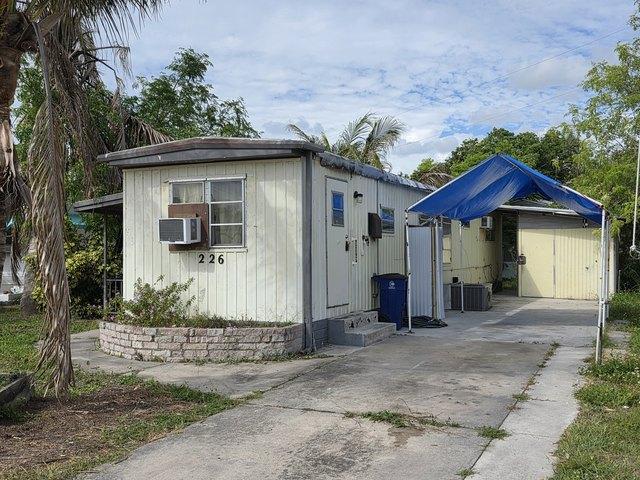 226 Lamplighter Ln, North Fort Myers, FL 33917