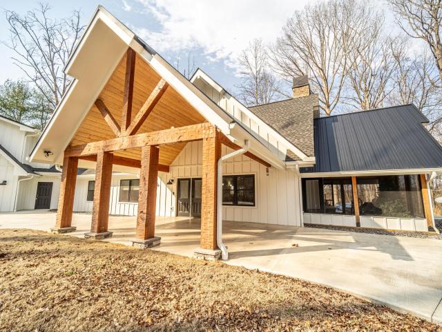 226 Meadowood Road