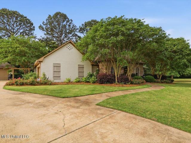 226 Meadowlands Drive