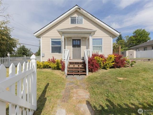 226 N 5th St, Mount Vernon, WA 98273