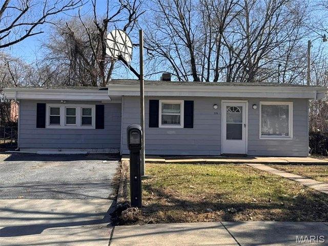 226 N 8th St, Belleville, IL 62220