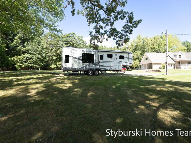 226 N 176th Avenue
