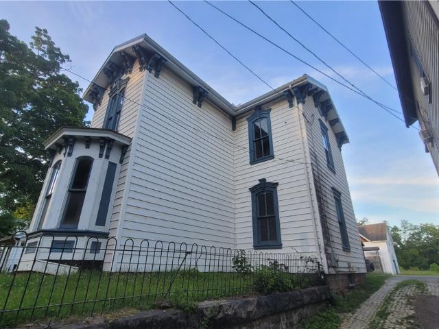 226 N Walnut St