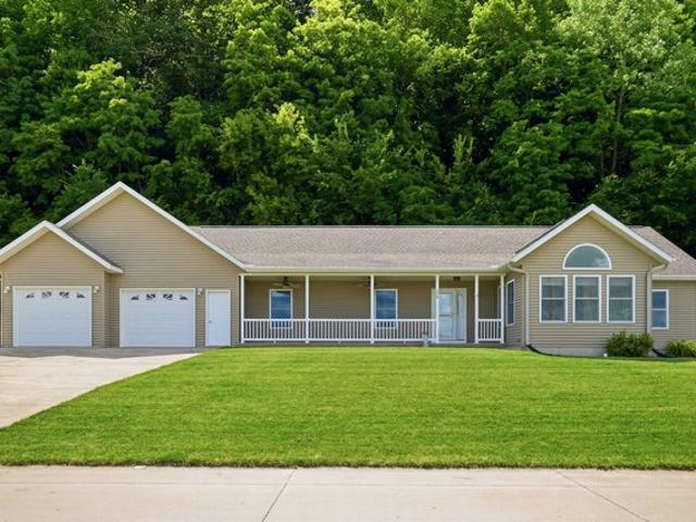 226 N Bluff St, Guttenberg, IA 52052