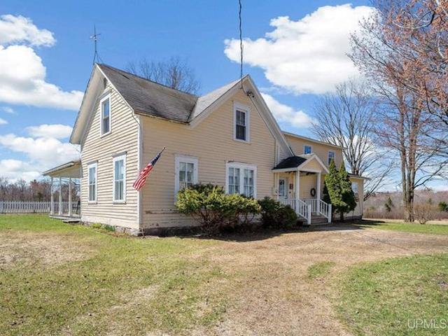 226 N Carlshend Rd, Skandia, MI 49885