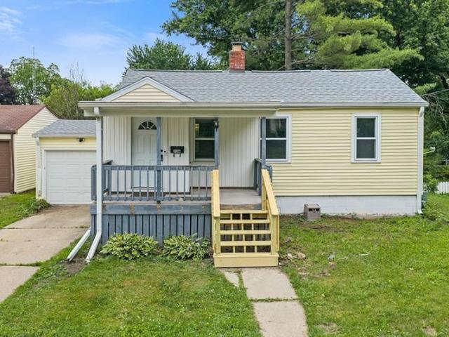 226 N Oak St, Reedsburg, WI 53959