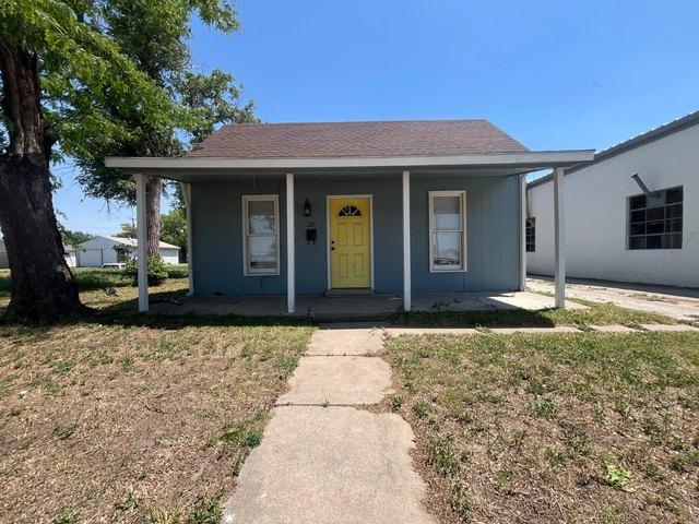 226 S 1st St, Osborne, KS 67473