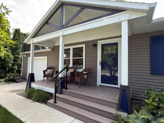 226 S Chicago St, New Buffalo, MI 49117