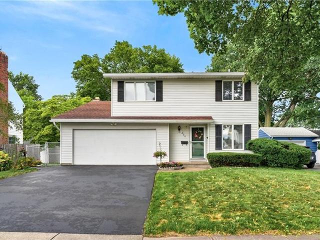 226 Somershire Dr, Rochester, NY 14617