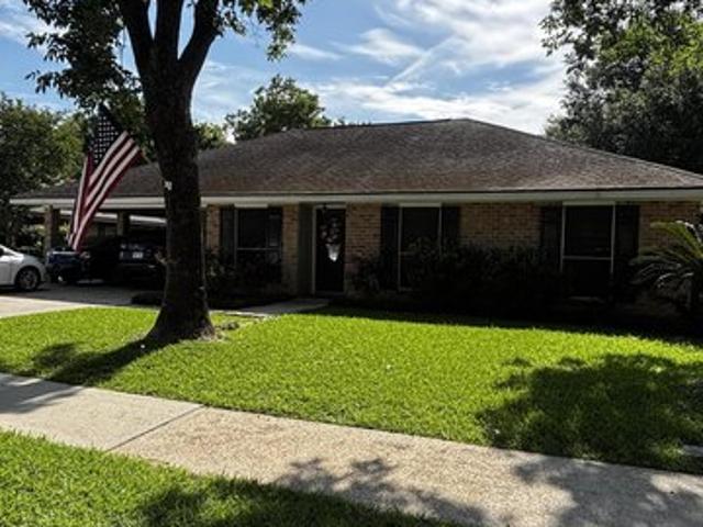 226 Saint Benjamin Dr, Lafayette, LA 70506