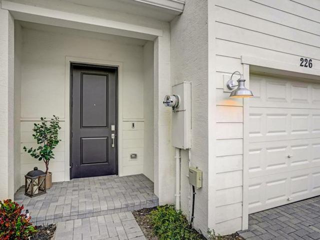 226 SE Woodbark St, Port Saint Lucie, FL 34984