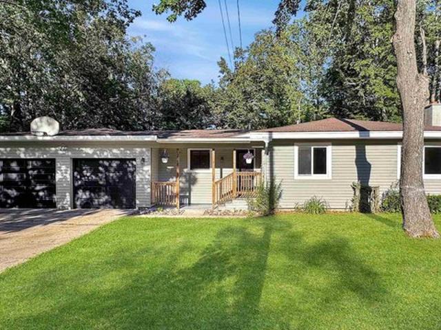 226 Seneca Pl, Cadillac, MI 49601