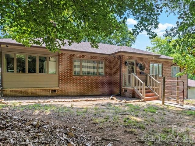 226 Pleasant Hill Dr, Elkin, NC 28621