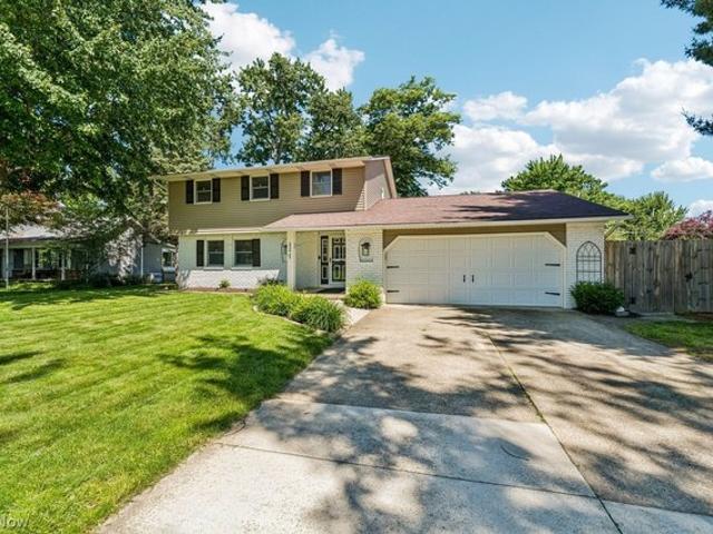 226 Rustic Hill Ln, Amherst, OH 44001