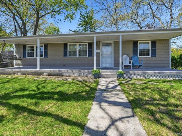 226 W 5th St, Deer Park, NY 11729