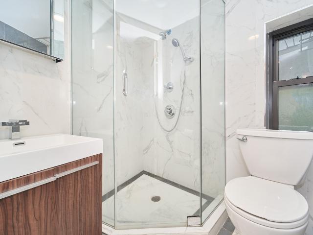226 W 13TH Street 2R