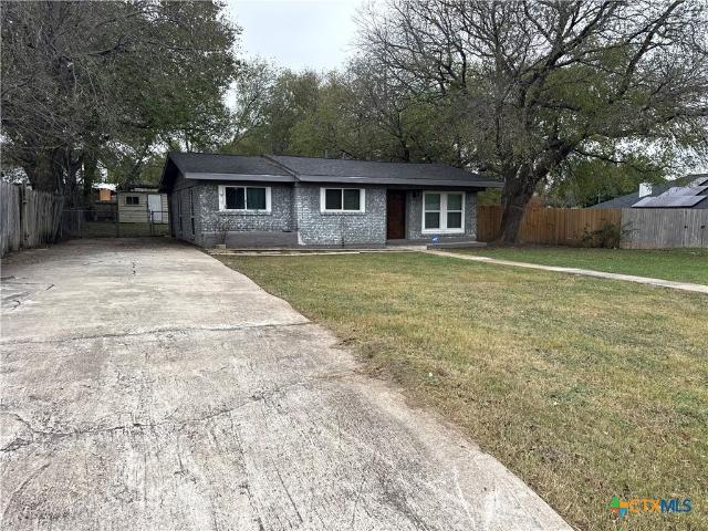226 W Robin Lane