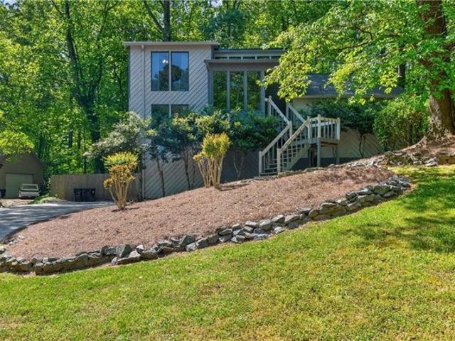 226 Watkins Glen Dr NE, Kennesaw, GA 30144