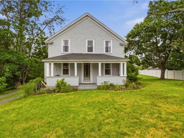 226 Turnpike Ave, Portsmouth, RI 02871