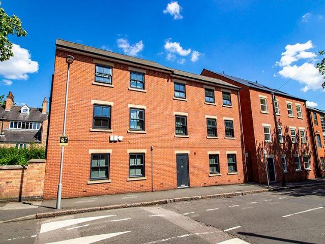 226a, North Sherwood Street. 4 bed flat to rent £2,167 pcm £500 pw