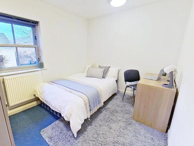 226c North Sherwood Street. 3 bed flat to rent £1,690 pcm £390 pw