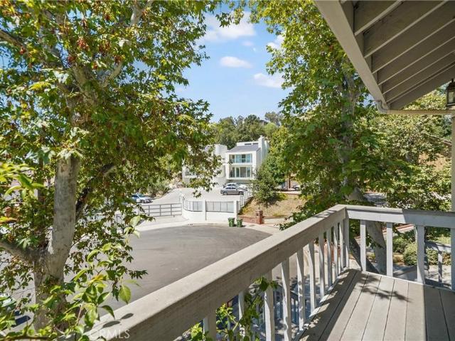 22755 Dale Ct, Chatsworth, CA 91311 | MLS #SR26047 | Compass