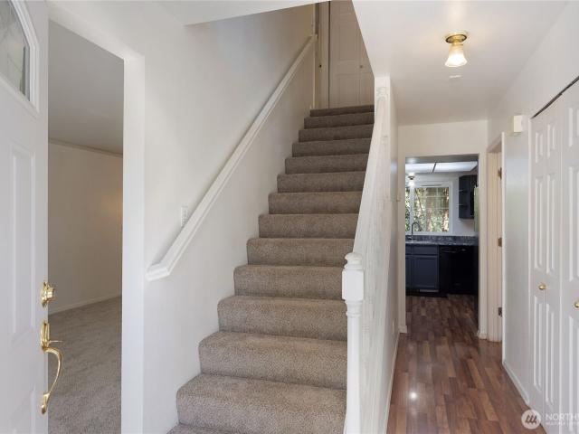 2275 Northlake Way NW