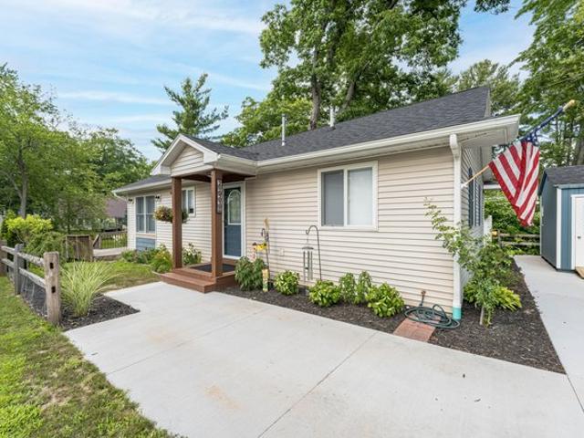 22770 Oak St, Pierson, MI 49339