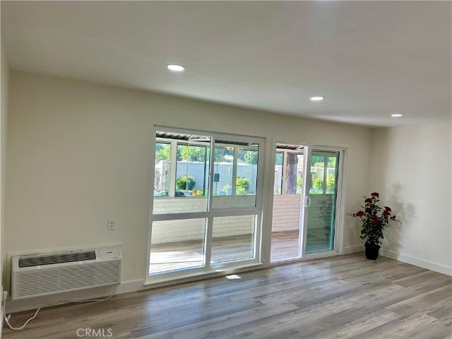 2277 Via mariposa W B