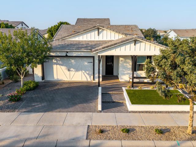 22780 e calle luna