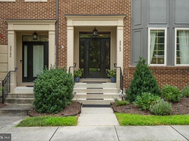 22792 Sagamore Square