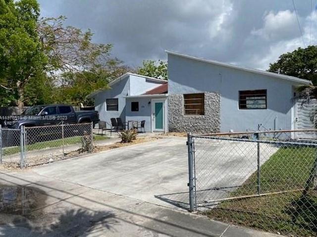 2279 14th St SW, Miami, FL 33145