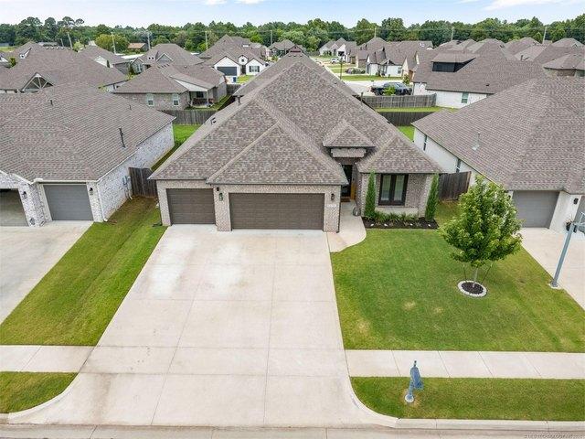 22703 E 102nd Pl S, Broken Arrow, OK 74014