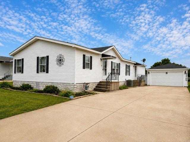 22700 S Foxfire Dr, Frankfort, IL 60423