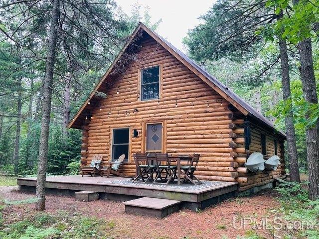 22704 E Dr Jack Trl, Grand Marais, MI 49839