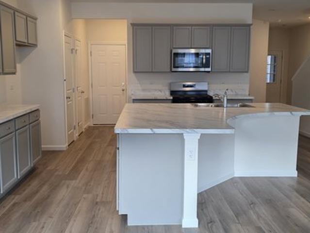 2270 Horseshoe Cir, Naperville, IL 60564