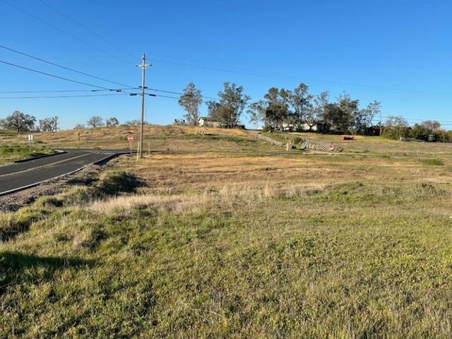 2270 Village Dr, Ione, CA 95640