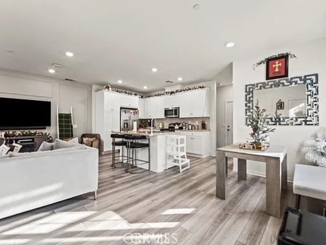 22719 Harmony Drive Vlg Unit River, Santa Clarita, CA 91350