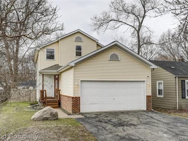 22723 Middlebelt Rd, Farmington, MI 48336