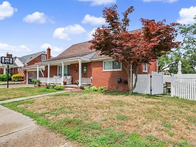22722 Cobb St, Dearborn, MI 48128