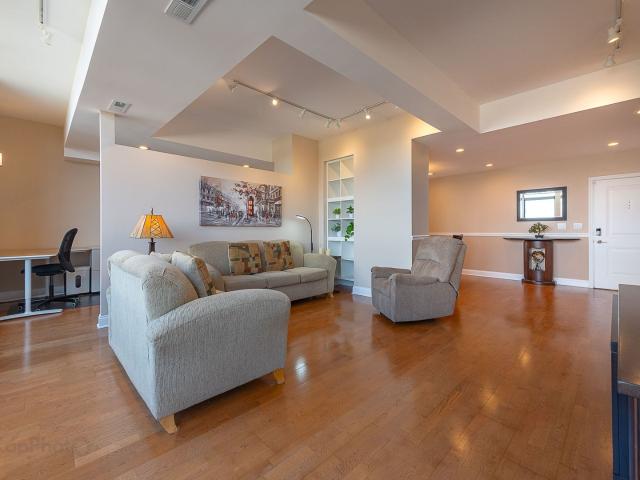 2272 S Archer Avenue # 8E