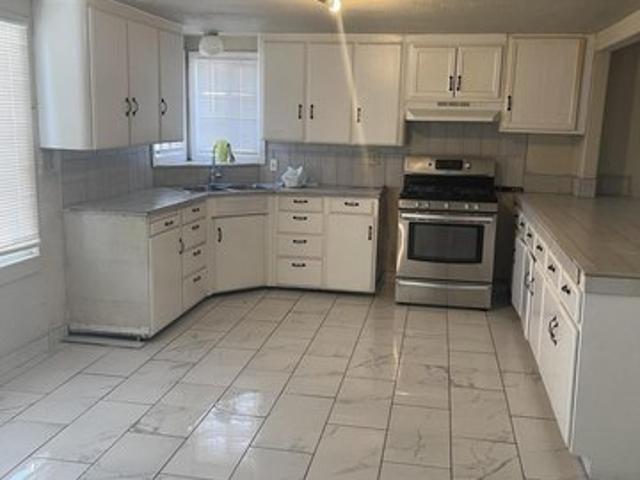 2272 W Henderson Ave, Porterville, CA 93257
