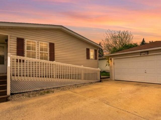 22734 S Ravisloe Ln, Frankfort, IL 60423
