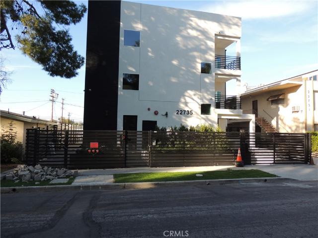 22735 Del Valle Street 3