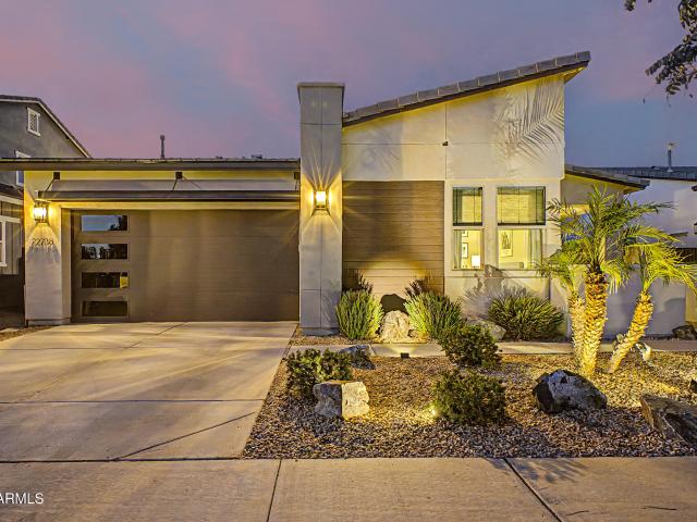22738 e calle luna